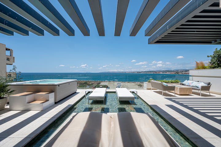 Luxury Front Line Beach Apartment - Estepona