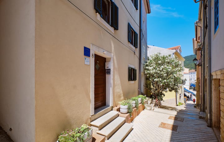 Awesome Apartment In Cres With Wifi - Cherso