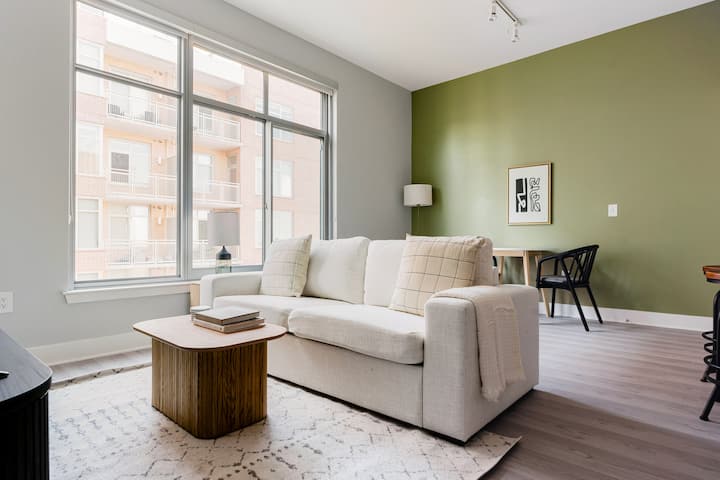 Blueground | Bethesda, Pool & Gym, Near Row - Bethesda, MD