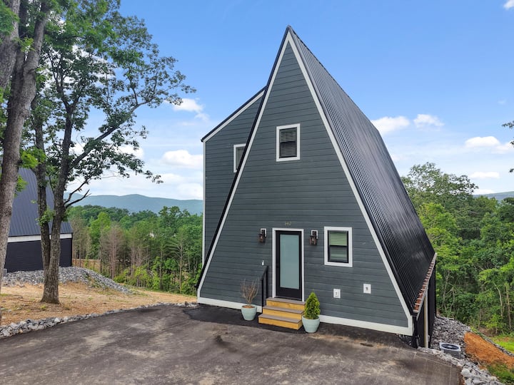 Hunters Ridge | Rustic Design W/ Mtn Views+hot Tub - Lookout Mountain, TN