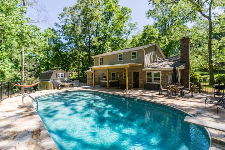 New Listing! Downtown Getaway-minutes To Dahlonega - Dahlonega, GA