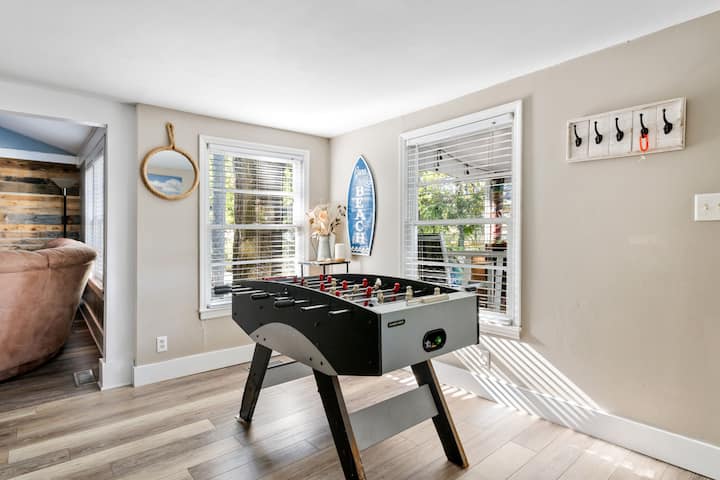 Charming Beach Bungalow - Minutes To The Beach - Folly Beach, SC