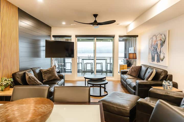 Waterfront Oasis For Relaxing Getaways - Casaloma - Kelowna