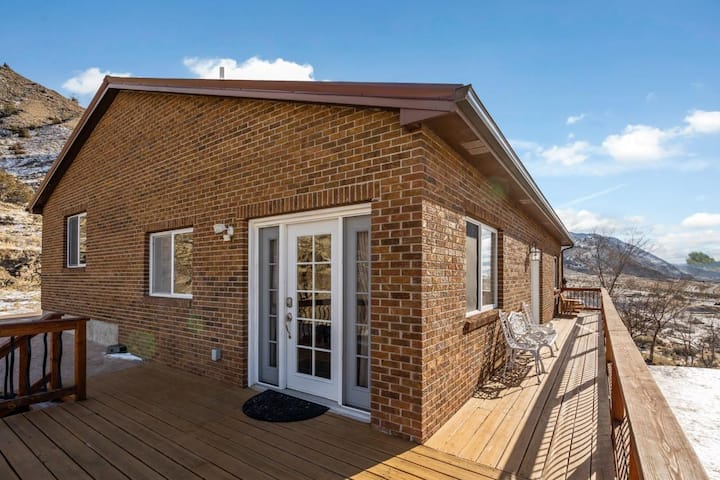 Saddle Ridge Retreat - Gardiner, MT