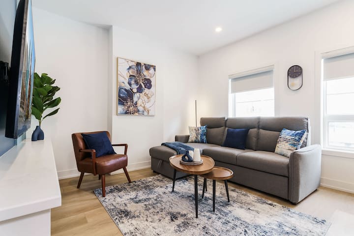 Spacious Modern Suite—3 Min To Uoft, Sleeps 10 - Victoria University