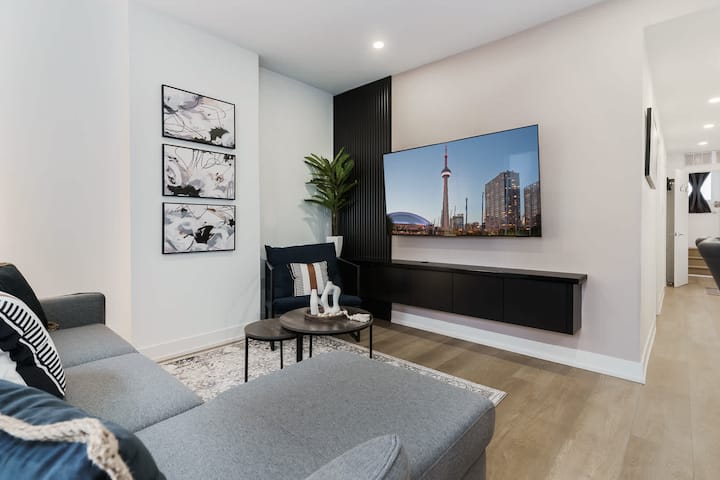 Modern Downtown Suite—2 Min To Transit, Sleeps 8 - Toronto