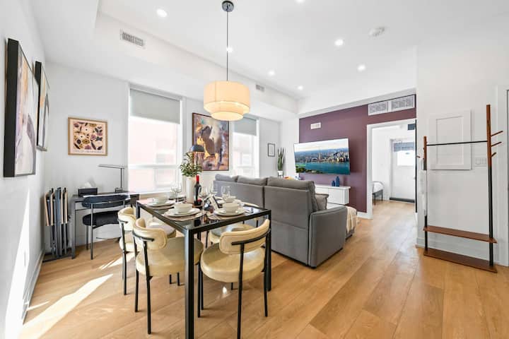 Casa Hotels Mccaul | Brand New Stylish Dt Stay - Toronto