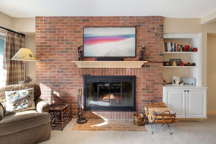 3br+den Mountain Getaway Steps From The Slopes - Ludlow, VT