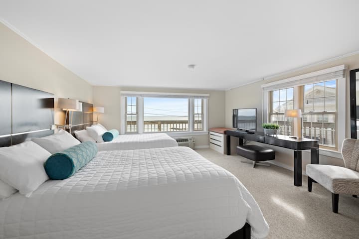 Oceanview Double Bedroom Unit With Shared Deck - Woods Hole, MA