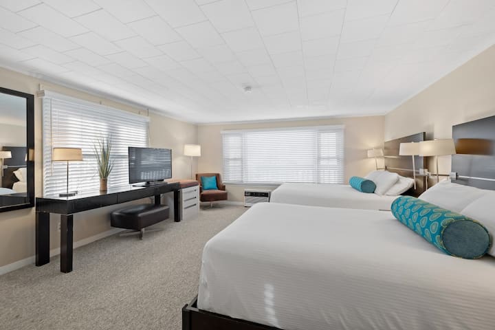 Steps To Ocean: Cozy 2 Double Bed Room With Deck - Falmouth, MA