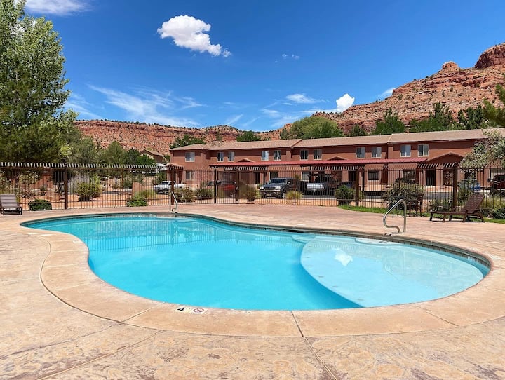 Kanab Townhome With Pool And Hot Tub! - カナーブ, UT