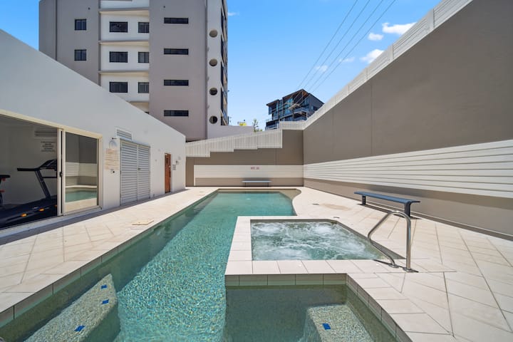 Windsong Caloundra: Sunsets Sea Breezes & Style - Caloundra