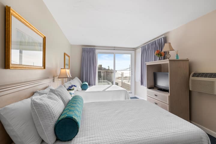 Spacious Suite W/ Large Deck & Ocean Views - Oak Bluffs, MA