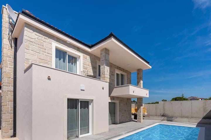 Casa Coral, Ferienhaus Mit Pool In Ruhiger Lage - Sukošan