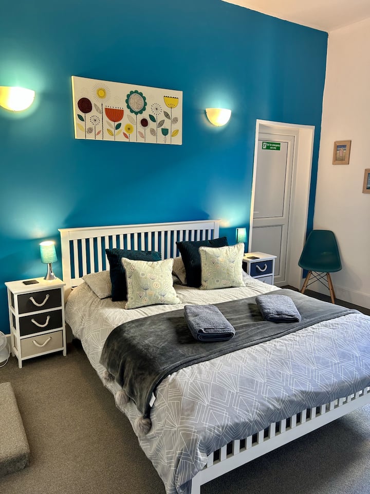 Sea From The Sofa, Large 3 Bedroom, 2 Bathroom - Portsmouth