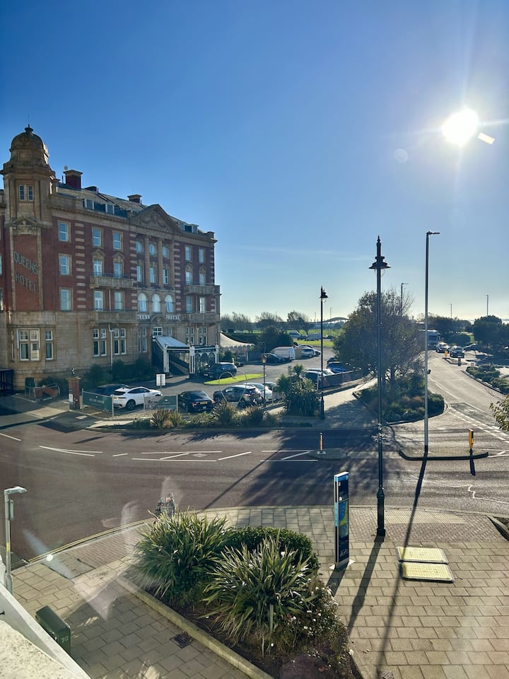 Sea From The Sofa, Large 3 Bedroom, 2 Bathroom - Portsmouth