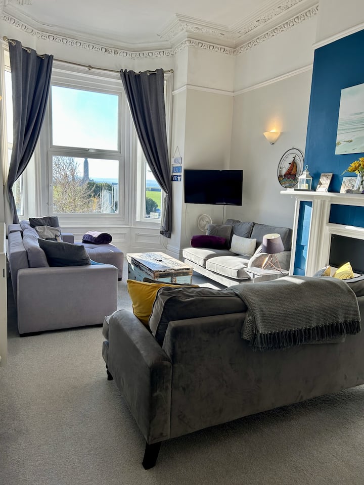 Sea From The Sofa, Large 3 Bedroom, 2 Bathroom - Portsmouth