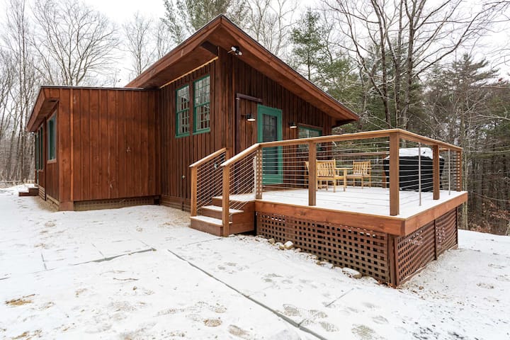 Cosmo Cabin: Your Cozy Escape - New Marlborough, MA