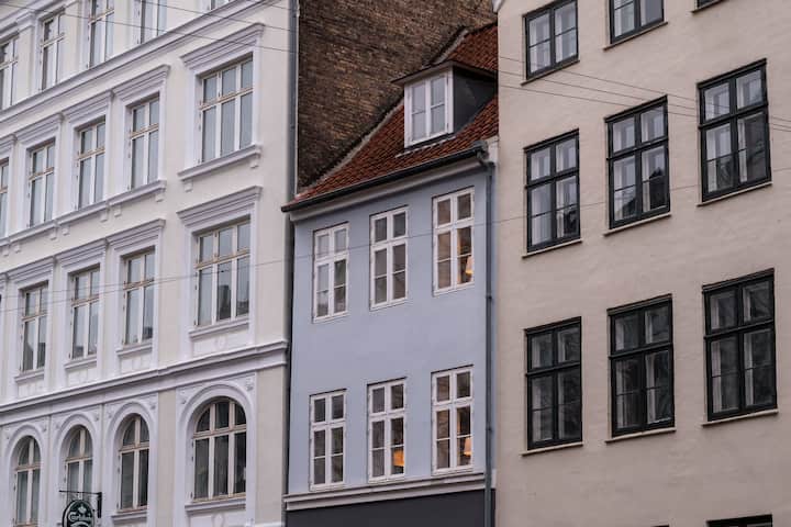 Cozy Retreat With Charming Square Views - Copenhaguen