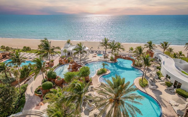 Unique Apartment Miami Views - Sunny Isles Beach, FL