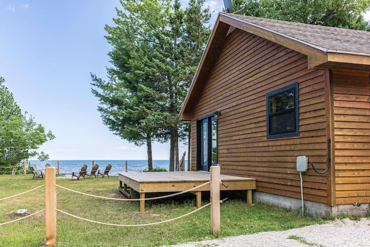 Lake Superior Beach Access, 2br, Sleeps 6 - Tahquamenon Falls State Park, Paradise