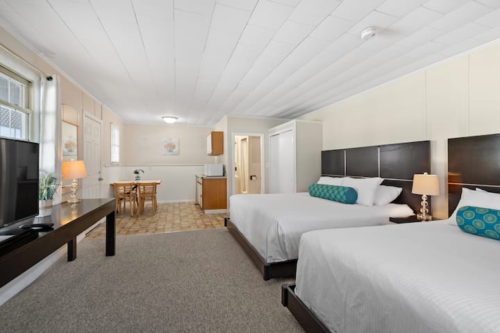 First-floor Walkout Suite With Ocean Views - Woods Hole, MA