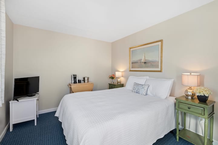 Spacious Suite W/ Private Deck & Ocean Views - Falmouth, MA