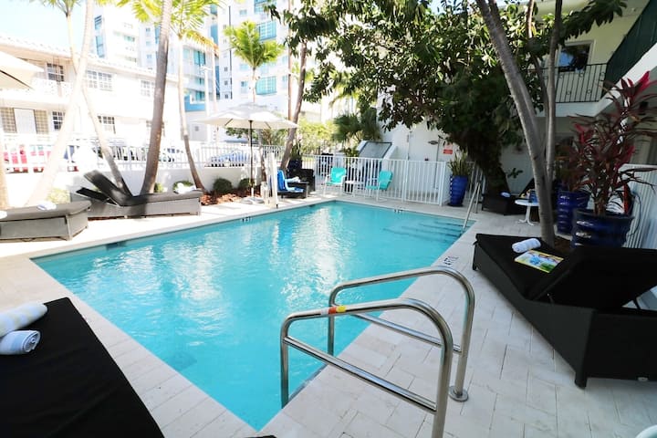 2 Stylish Units With Pool Access, Close To Beach. - Miami Beach, FL