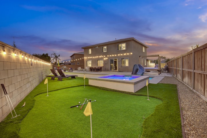 Wonders Nest: Pool, Spa, Arcades, Putting Green! - Coachella, CA