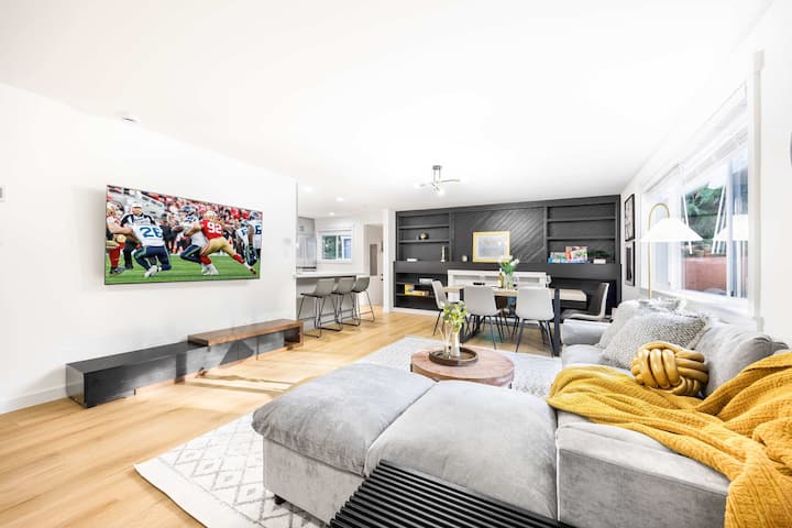 Modern 4br/2ba Rambler By Town & Country Market - Shoreline