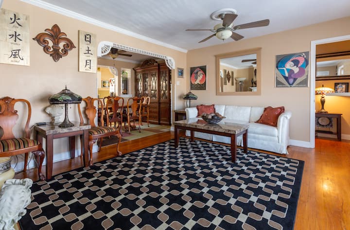 Spacious And Elegant Townhome - Kirkwood, MO