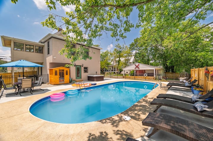 7 Bed/4.5 Bath, Sleeps 14, Sauna, Hot Tub, Pool - Harpers Ferry, WV