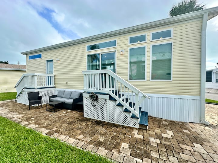 Treasure Coast 1 Bedroom 1 Bath Beach Bungalow - Jensen Beach, FL