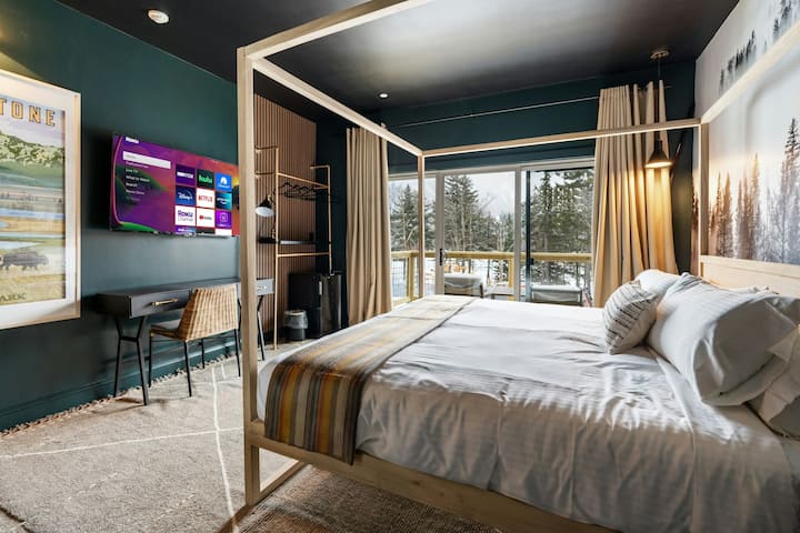 Mount Snow Boutique Hotel - Mountain King Balcony - Dover, VT