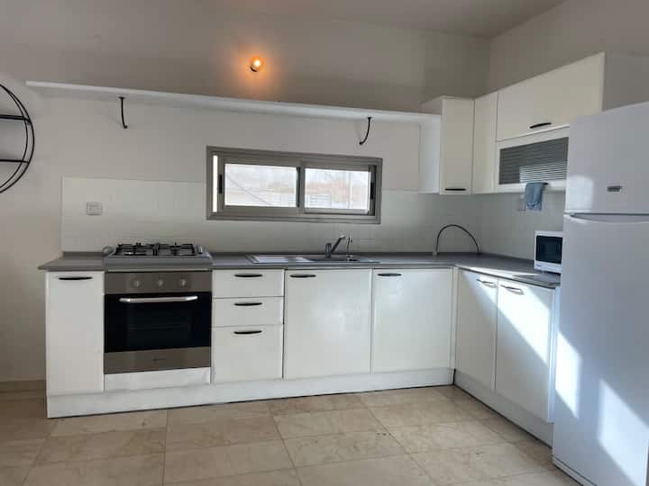 Amazing Two Bedroom | Balcony | Parking | Saferoom - Tel Aviv-Yafo