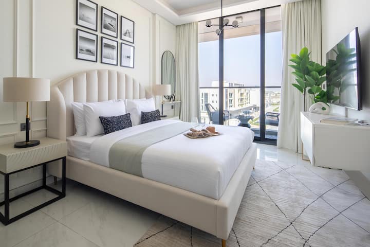 Elegant Studio With Pool Views In Studio City! - Dubai