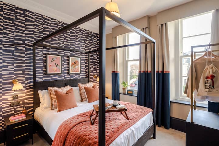 Pembroke House | 1 Bed Apartment | Four Poster - Bristol
