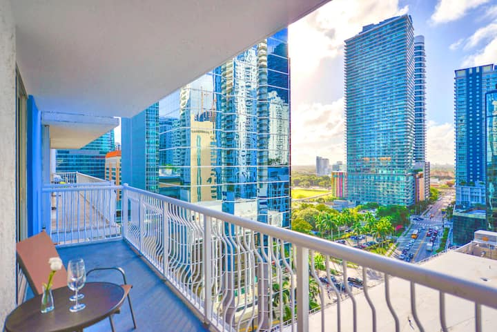 Bright & Modern Condo In Brickell W Pool Access - Miami, FL