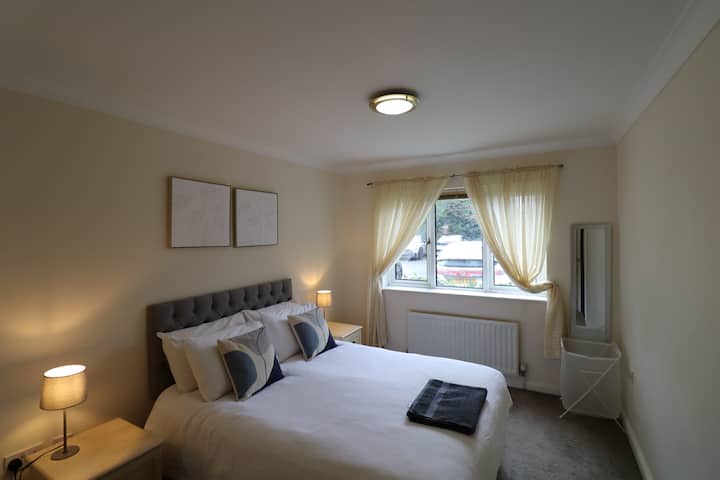 Bracknell Spacious Two Bedroom Apartment - Bracknell