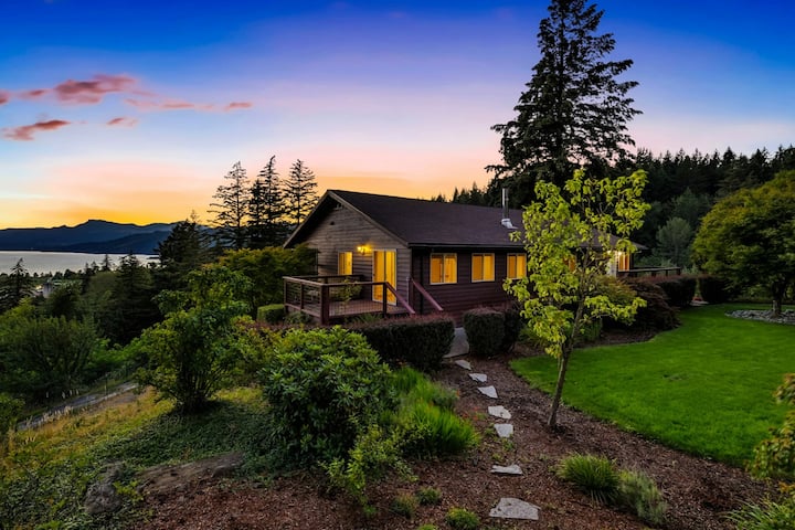 3br Home W/ Stunning Views, Large Deck, Central Ac - Carson, WA
