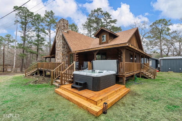 Hot Tub, Log Cabin, Lake Front, Fireplace - Shreveport, LA