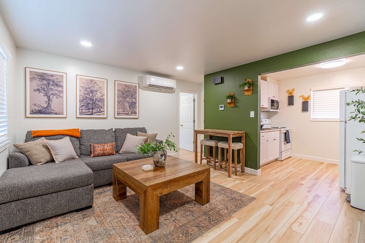 Emerald Escape - Unr & Pet Friendly - Fenced Yard - Reno, NV