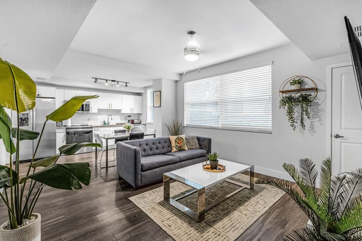 Stylish 1br Unit W/ Free Parking | Near Wynwood - Miami, FL