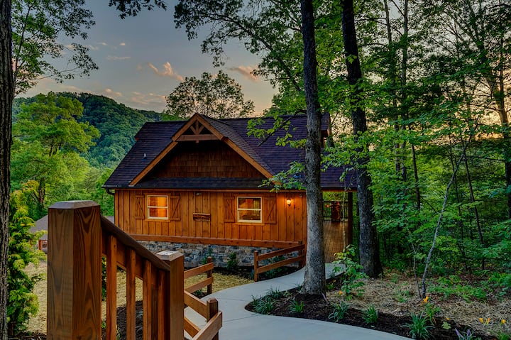A Cozy Mountain Hideaway, Free Tickets, No Catch! - Pigeon Forge, TN