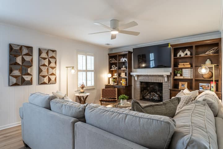 Groovy Cary Crib - Pickleball, Pets & Plug-in 4 Ev - Cary, NC