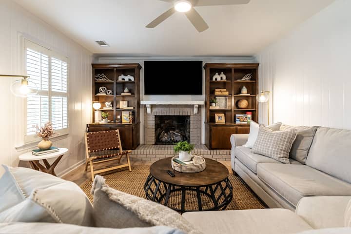 Groovy Cary Crib - Pickleball, Pets & Plug-in 4 Ev - Cary, NC