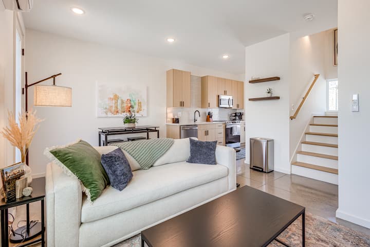 < 2 Mi To Dtwn: Modern Townhome In Knoxville - Knoxville, TN