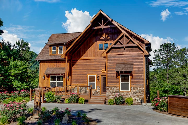 Grand Cherokee Lodge, Free Tickets, No Catch! - Pigeon Forge, TN