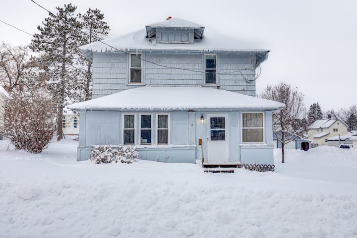 Winter Sports Paradise: Wisconsin Family Home - Ironwood, MI