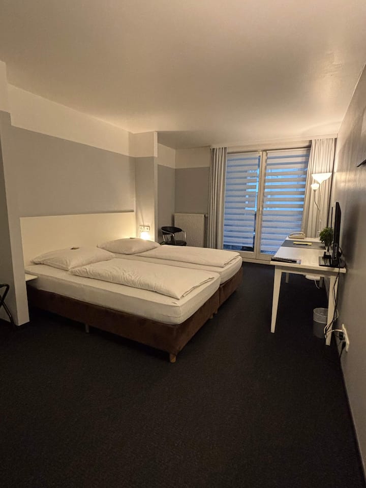 Hotel U | Double Room Balcony | Modern Comfort Bus - Oberhausen